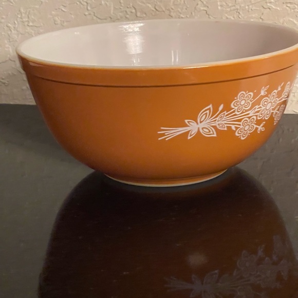 Pyrex | Kitchen | Vintage Pyrex 43 22 Qt Gold Butterfly Nesting ...